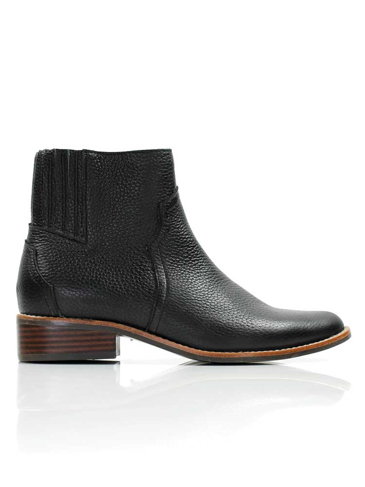 Lara Boot – The Bach Matakana